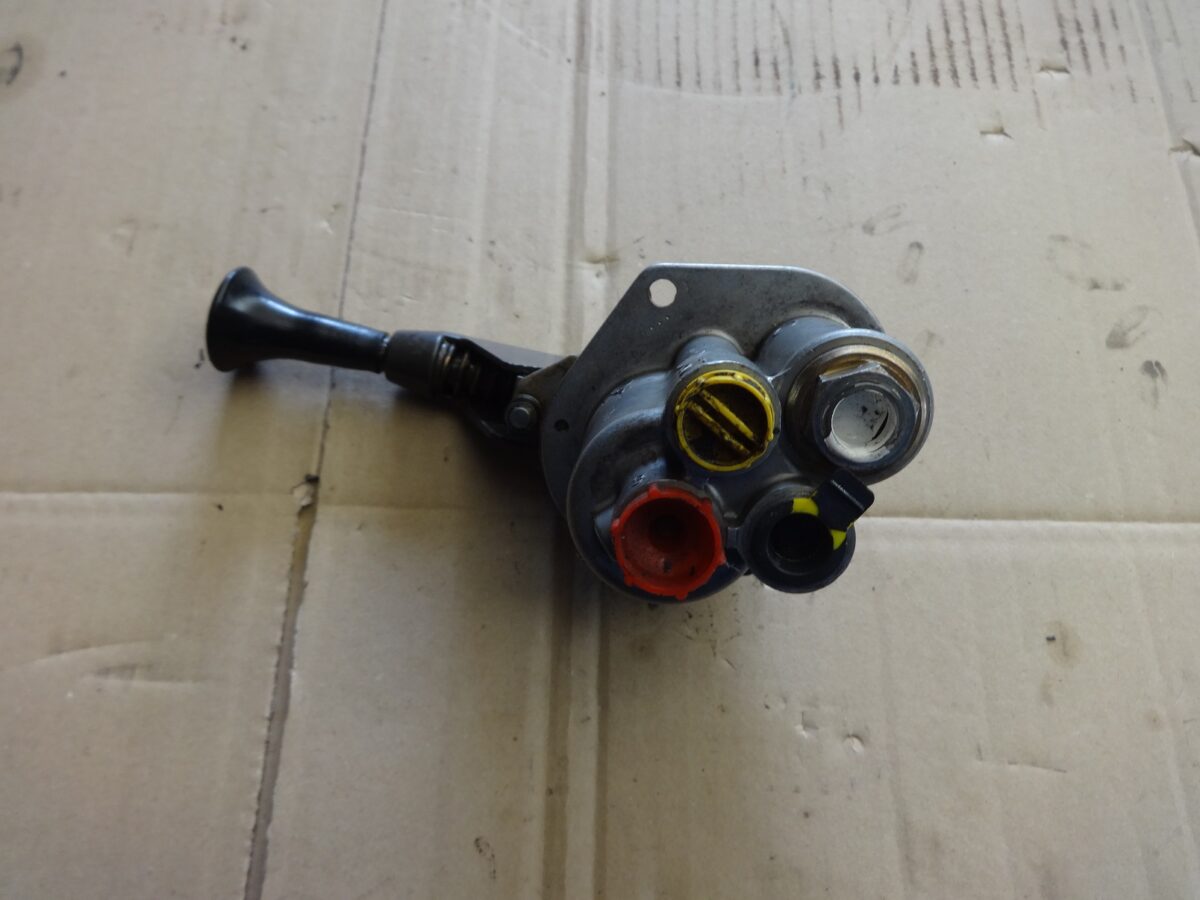 Valvola freno Wabco 9617020010 - Ricci Giorgio Ricambi Industriali