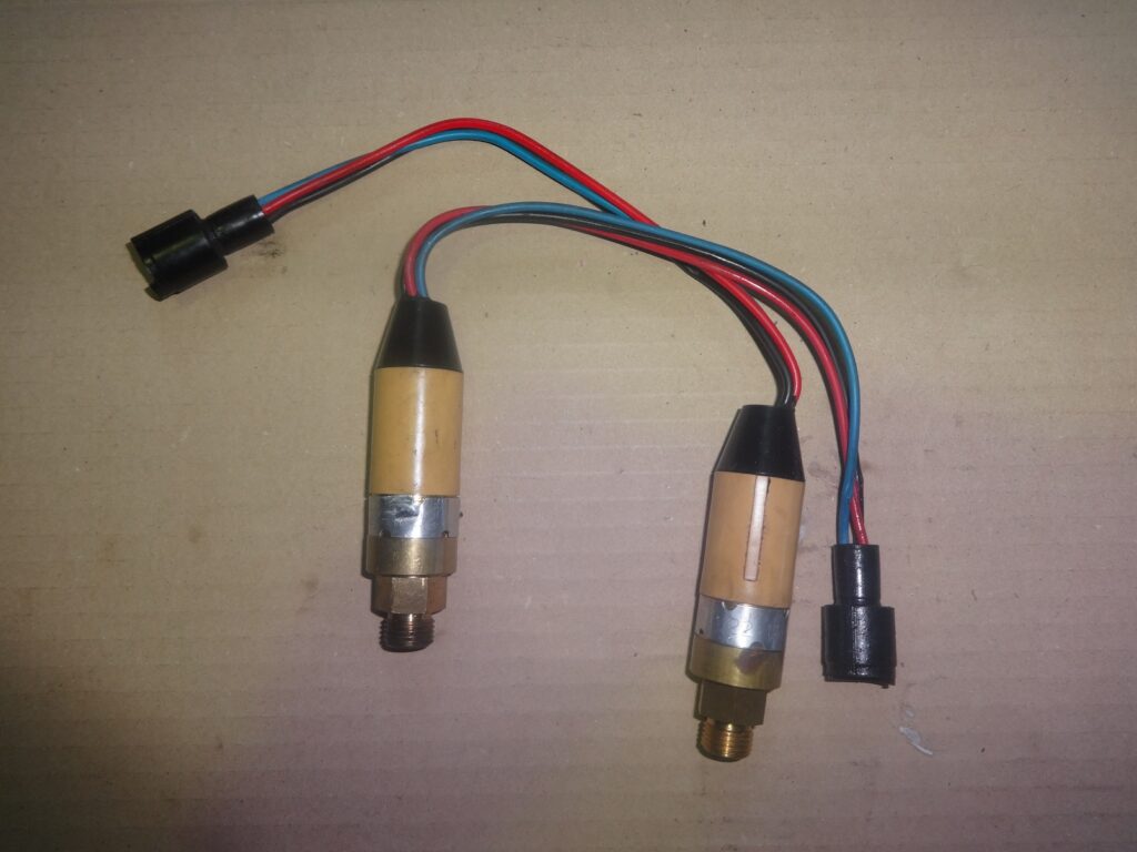 Sensore pressione olio Caterpillar 1221522 - Ricci Giorgio Ricambi ...