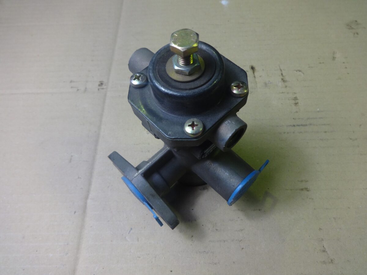 Valvola Wabco 4750100080 - Ricci Giorgio Ricambi Industriali