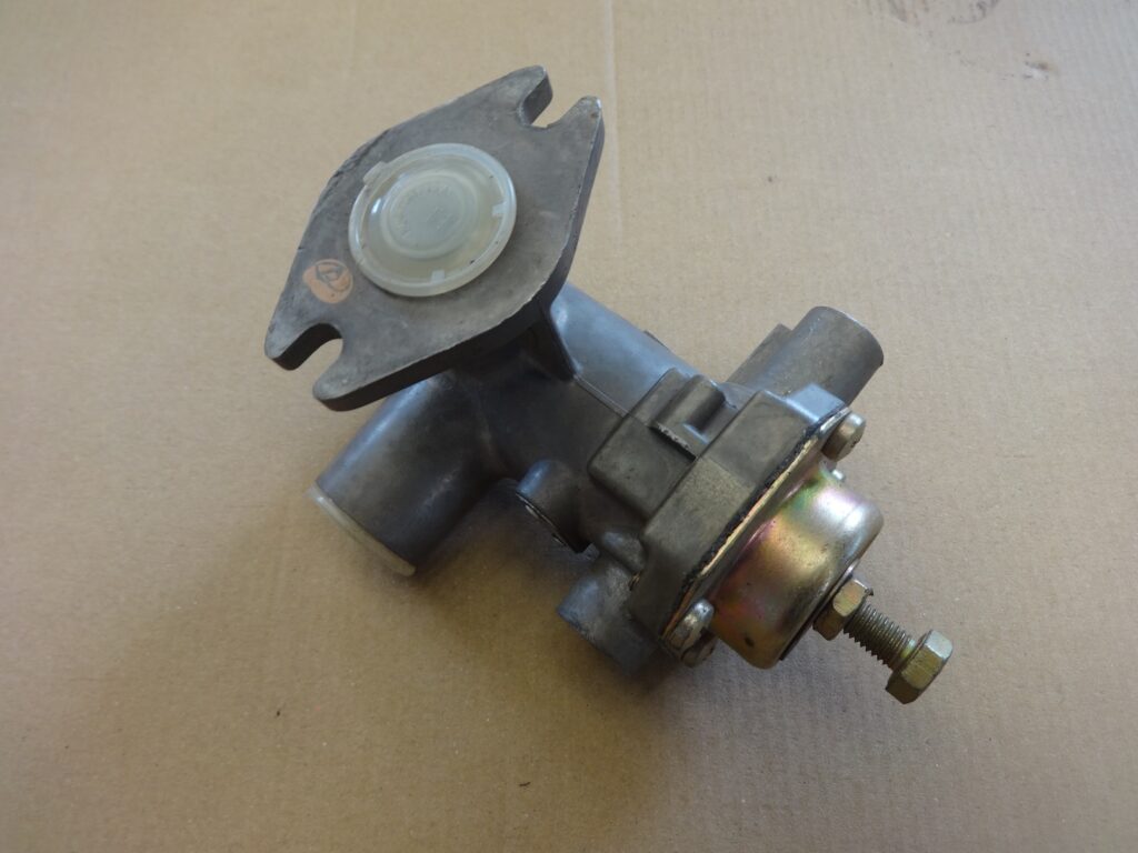 Valvola Wabco 4750100090 - Ricci Giorgio Ricambi Industriali