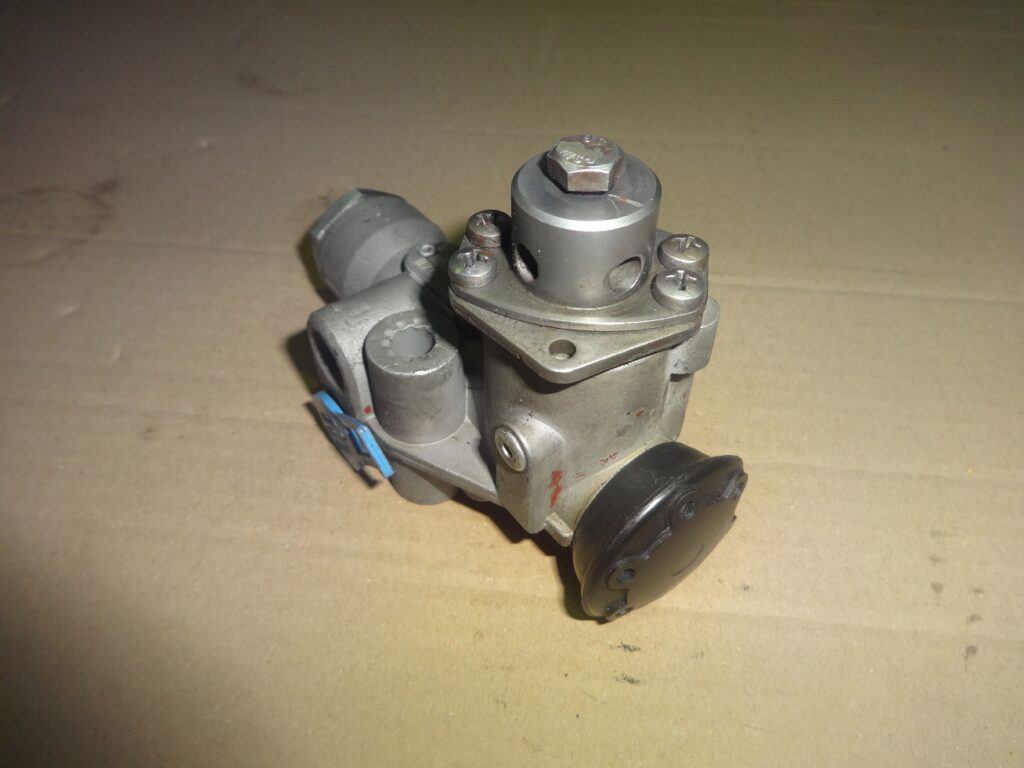 Valvola Wabco 4640023300 - Ricci Giorgio Ricambi Industriali