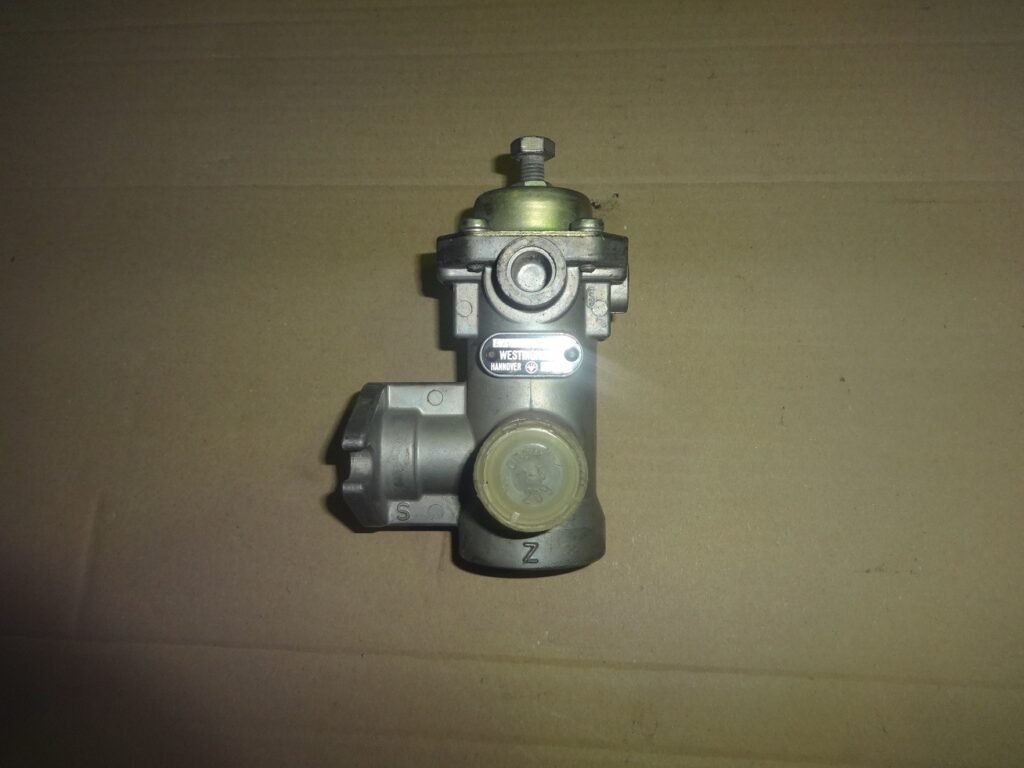 Valvola Iveco 4676011 - Ricci Giorgio Ricambi Industriali